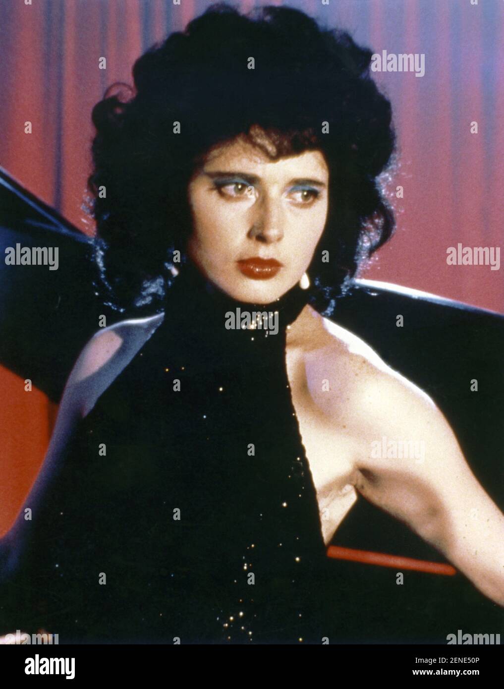 Blue Velvet Year : 1986 USA Director : David Lynch Isabella Rossellini ...