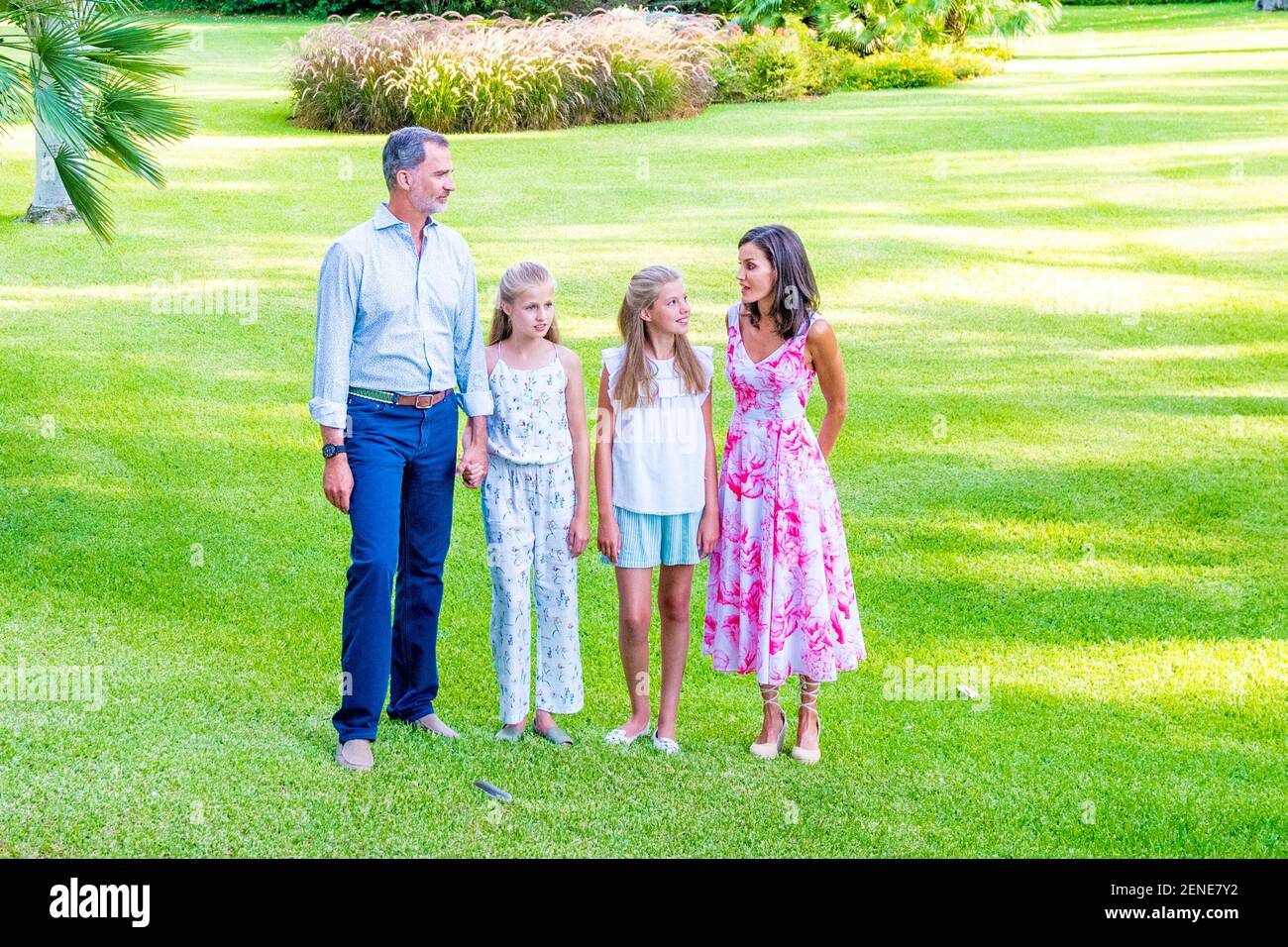 King Felipe VI and Queen Letizia with daughters Crownprincess Leonor ...