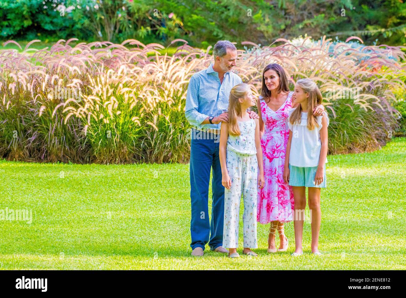 King Felipe VI and Queen Letizia with daughters Crownprincess Leonor ...