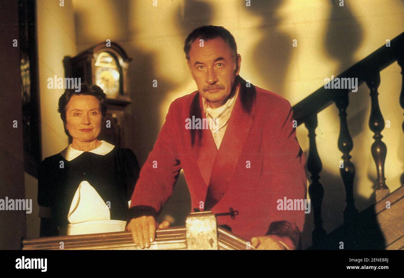 Masques Year : 1987 France Director : Claude Chabrol Philippe Noiret ...