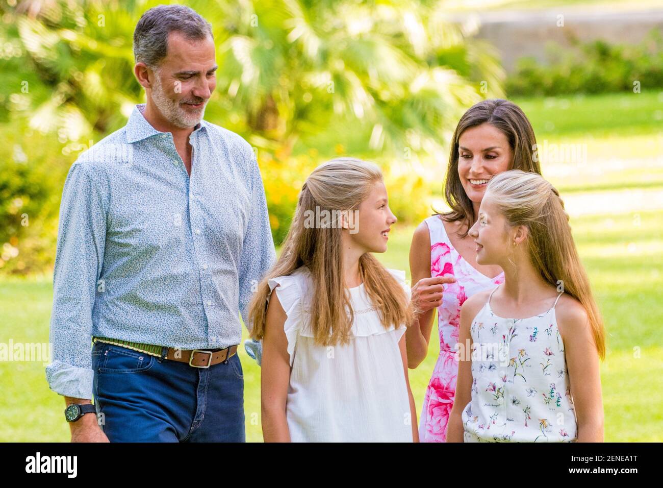 King Felipe VI and Queen Letizia with daughters Crownprincess Leonor ...