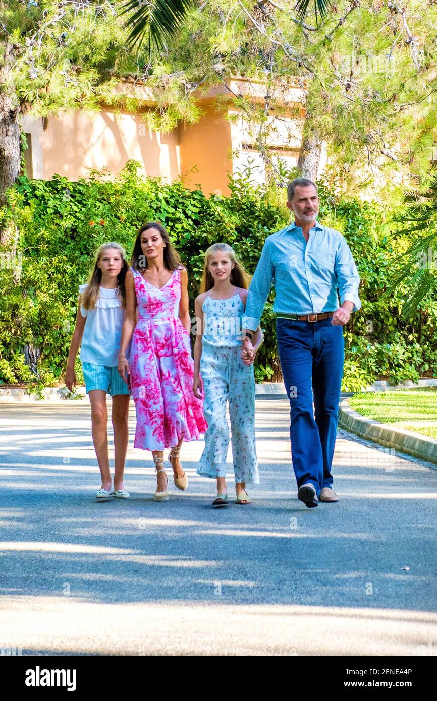 King Felipe VI and Queen Letizia with daughters Crownprincess Leonor ...