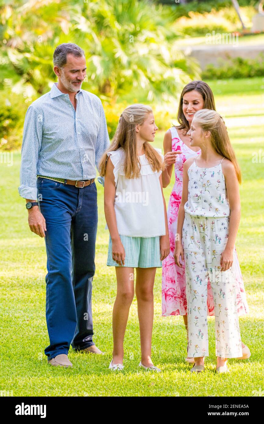 King Felipe VI and Queen Letizia with daughters Crownprincess Leonor ...