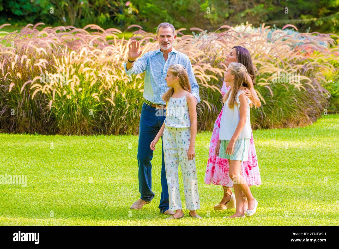 King Felipe VI and Queen Letizia with daughters Crownprincess Leonor ...