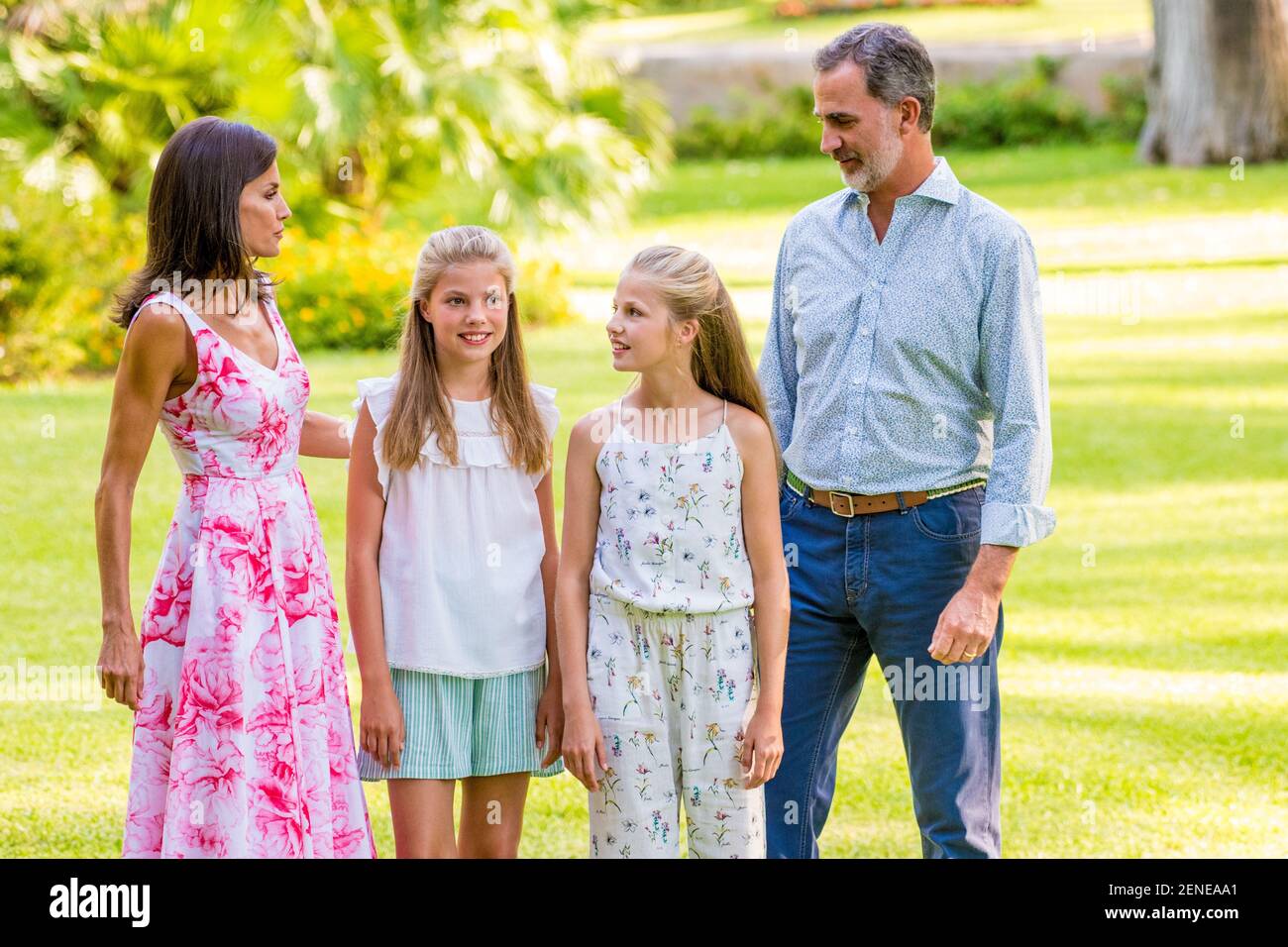 King Felipe VI and Queen Letizia with daughters Crownprincess Leonor ...