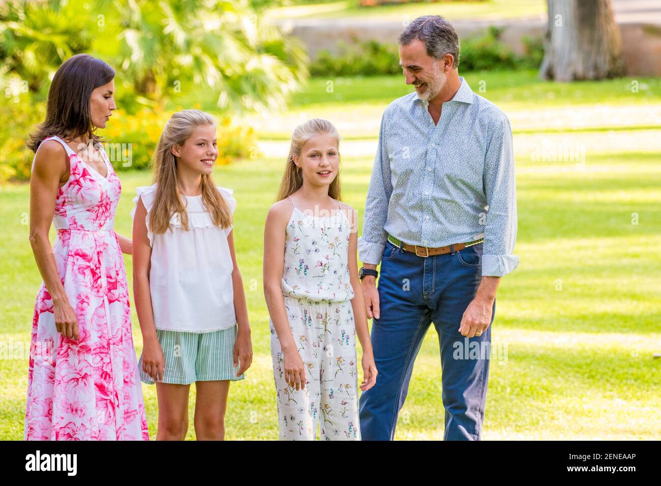 King Felipe VI and Queen Letizia with daughters Crownprincess Leonor ...