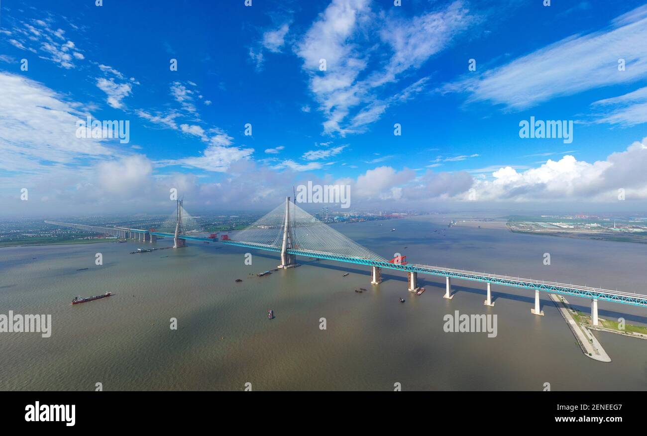The world's longest cable-stayed bridge, the Hutong (Shanghai-Nantong ...