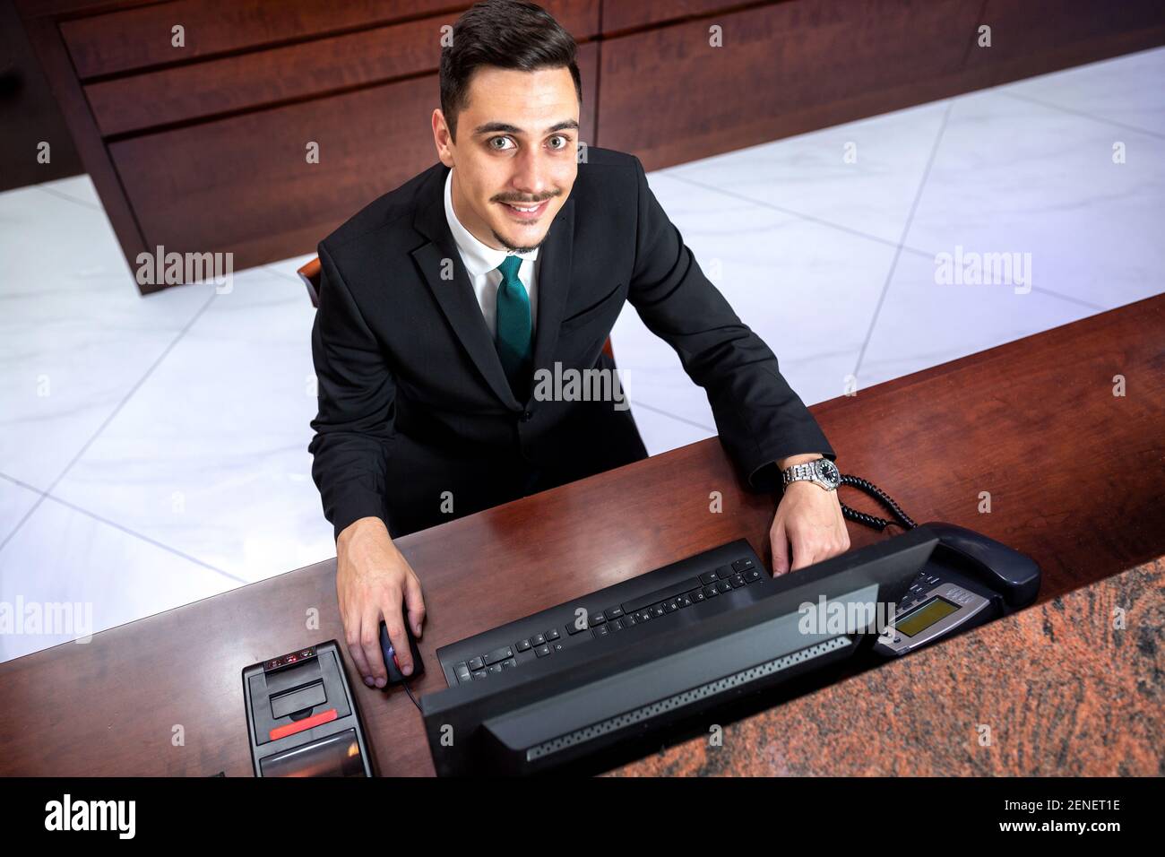 Busy hotel reception hi-res stock photography and images - Alamy