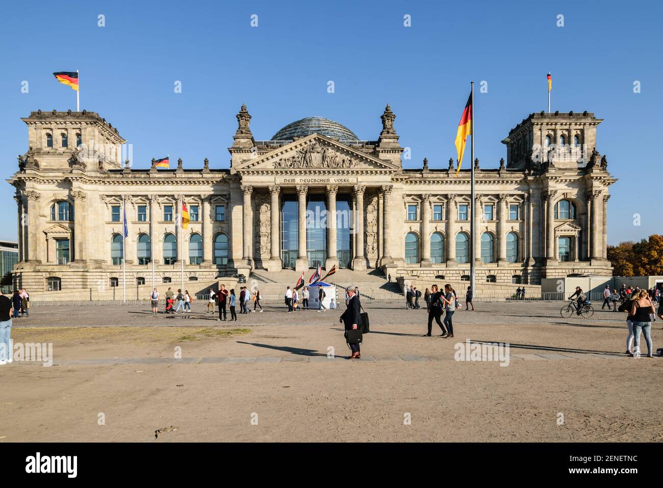 Flag portico reichstag hi-res stock photography and images - Alamy