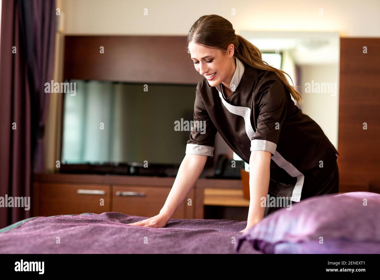 Chambermaid guest hi-res stock photography and images - Alamy