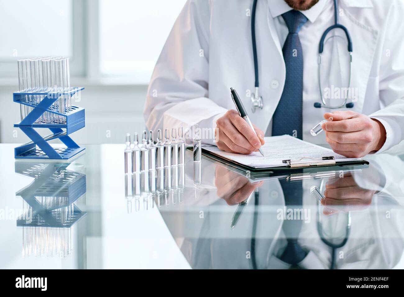 Scientific paper notes hi-res stock photography and images - Alamy