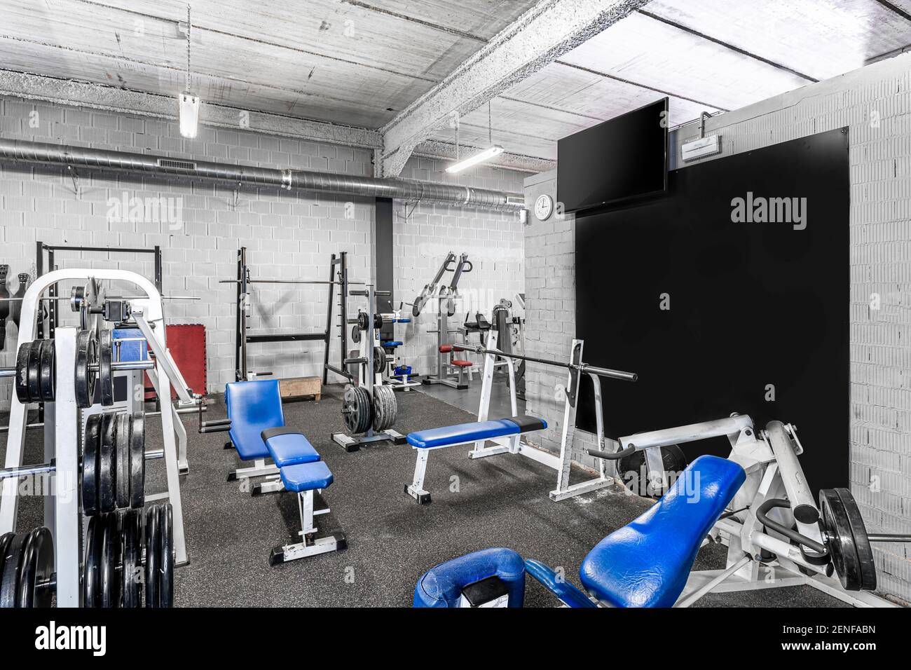 Old school gymnasium interior hi-res stock photography and images - Alamy