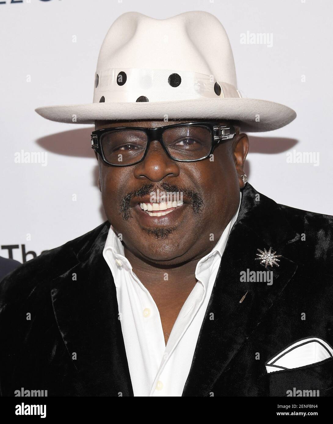 Cedric the Entertainer arrives at the 19th Annual Harold And Carole ...