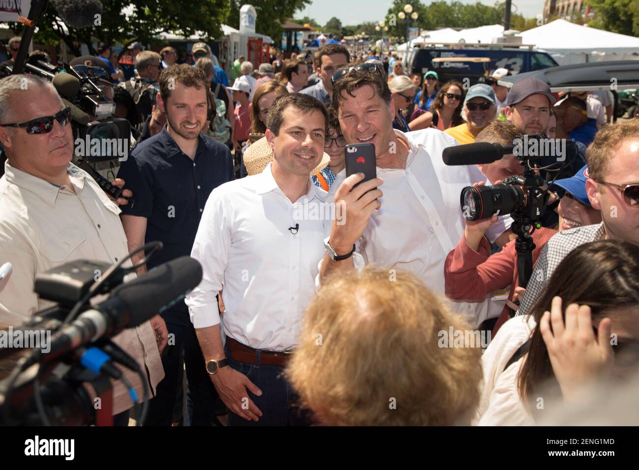 Democratic presidential candidate and Mayor Pete Buttigieg tours the ...