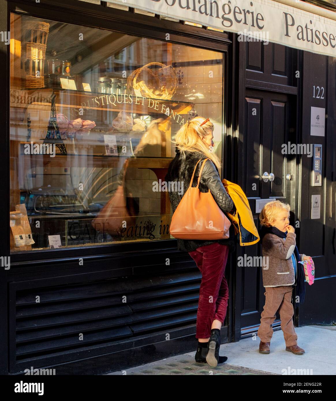 Boulangerie/patisserie in Knightsbridge, London Stock Photo - Alamy