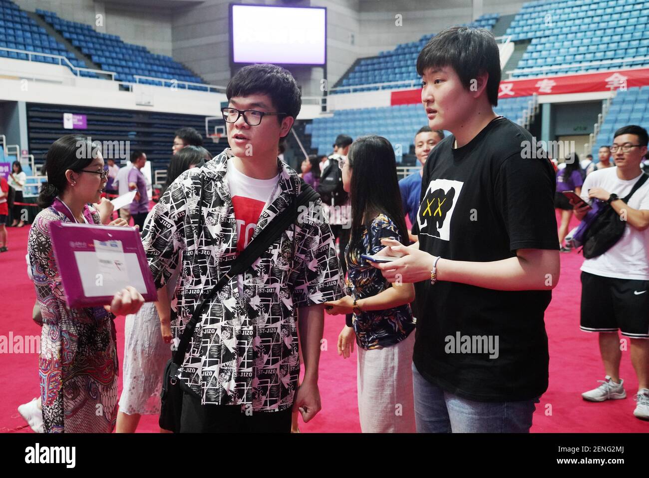 Chinese Go superstar Ke Jie registers as a freshman at the campus of ...