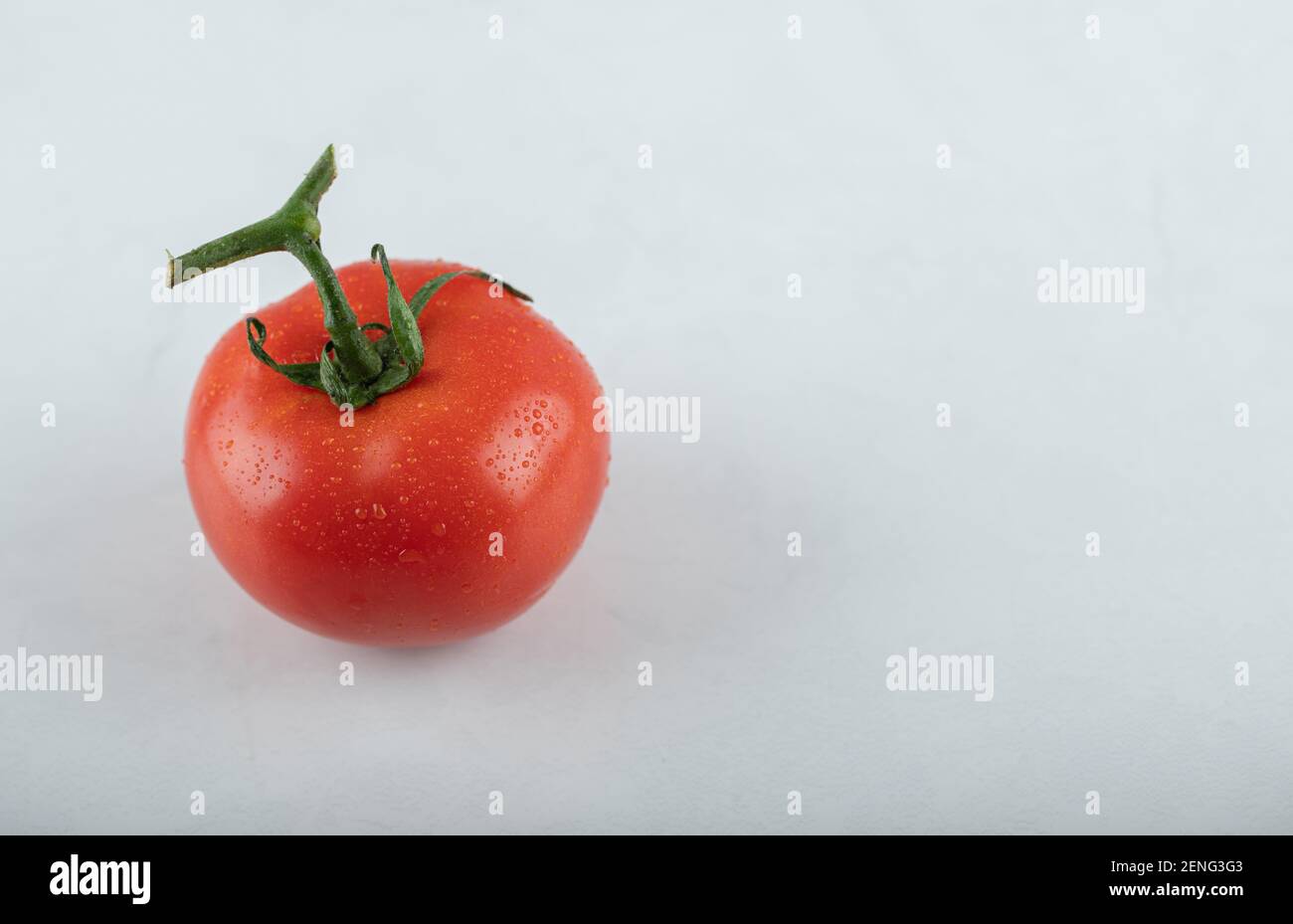 Close up photo of red ripe tomato on white background Stock Photo - Alamy