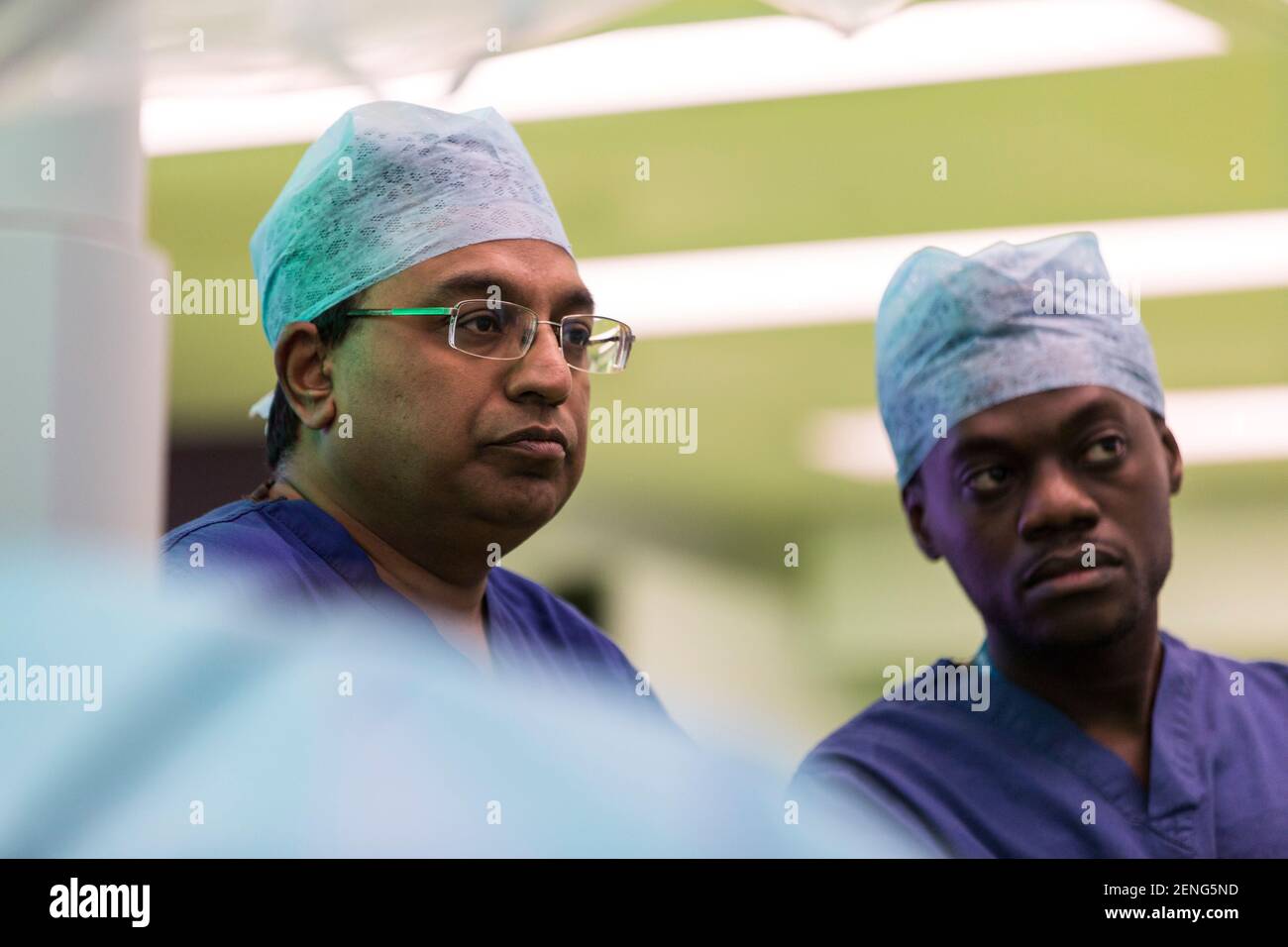 Doctors & Surgeons perform operation Stock Photo - Alamy