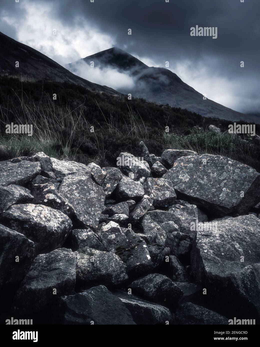 Raw landscape scenery on the Isle of Skye, on a gloomy day. Dramatic ...