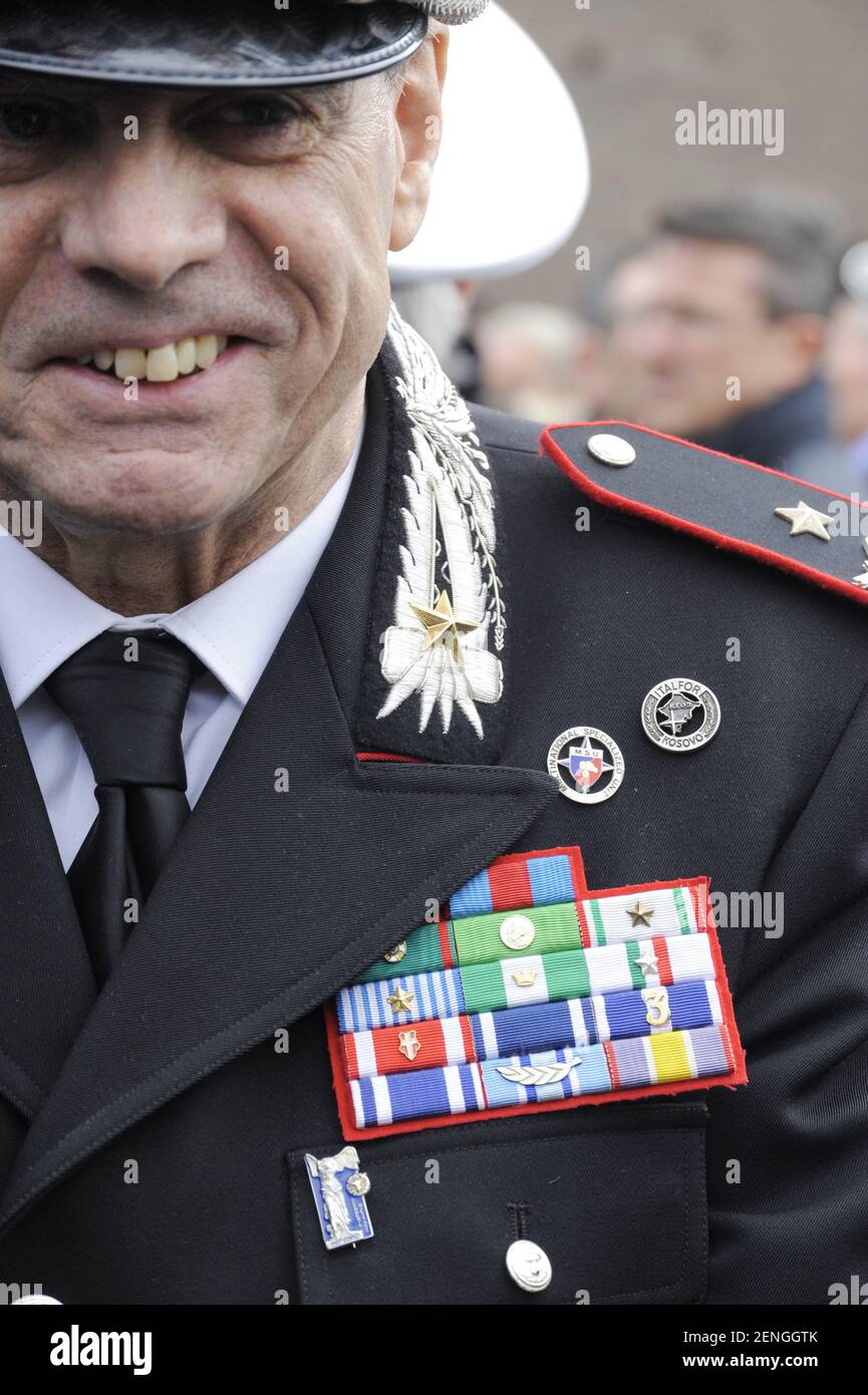 Italian uniform army rank insignia hi-res stock photography and images ...