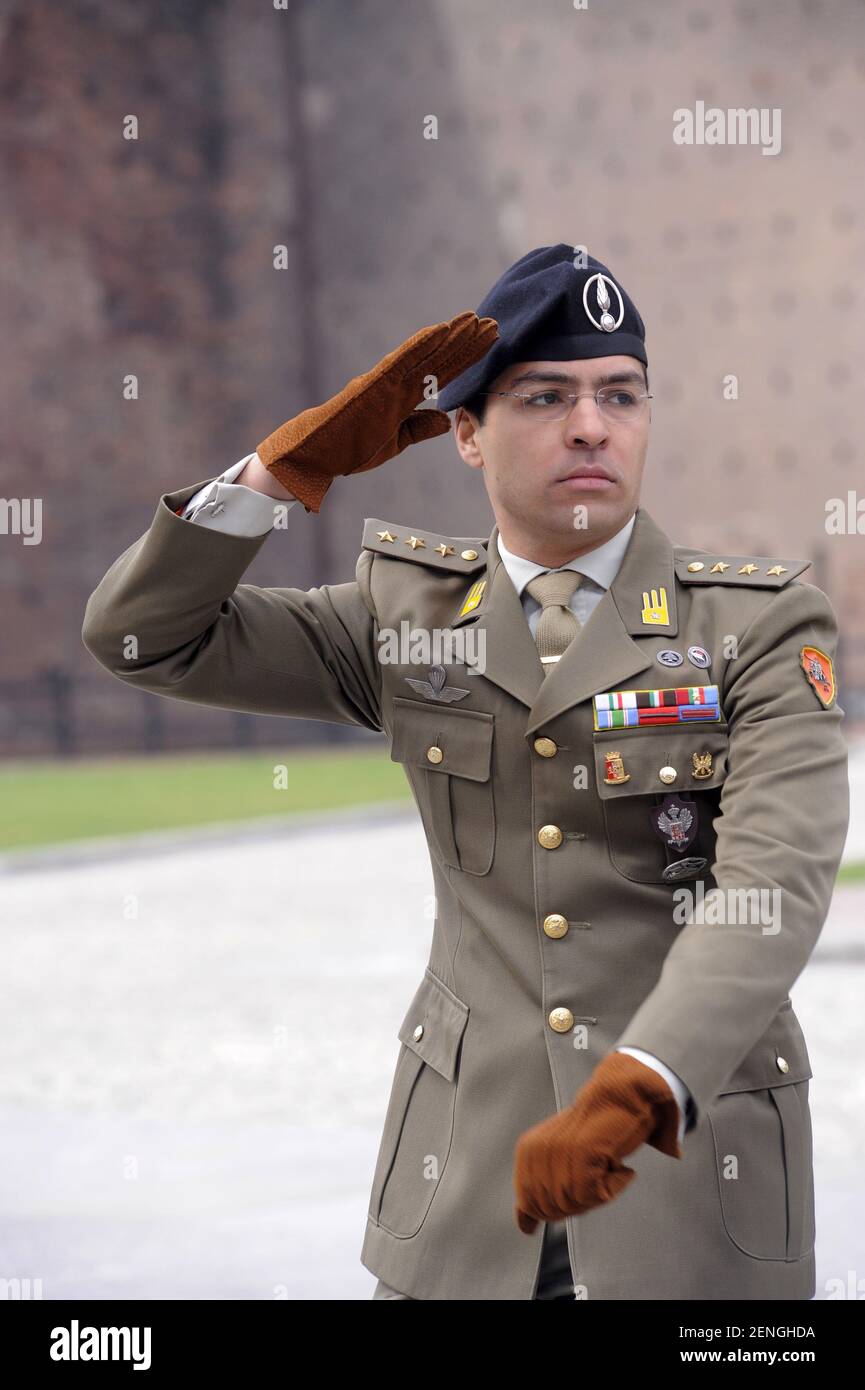 Italian uniform army rank insignia hi-res stock photography and images ...