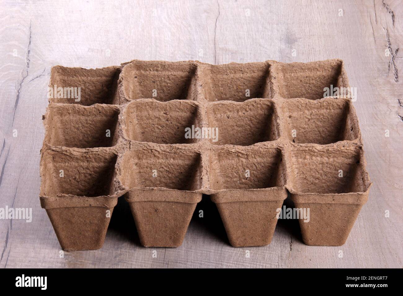 Recycled paper pots hi-res stock photography and images - Alamy