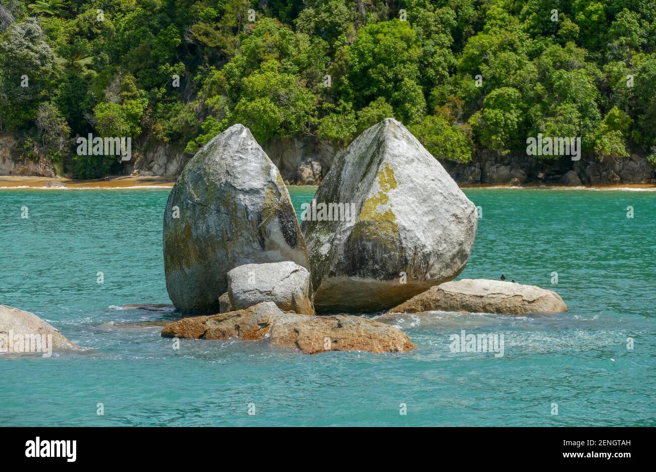 Split Apple Rock at the Abel Tasman National Park in New Zealand Stock ...