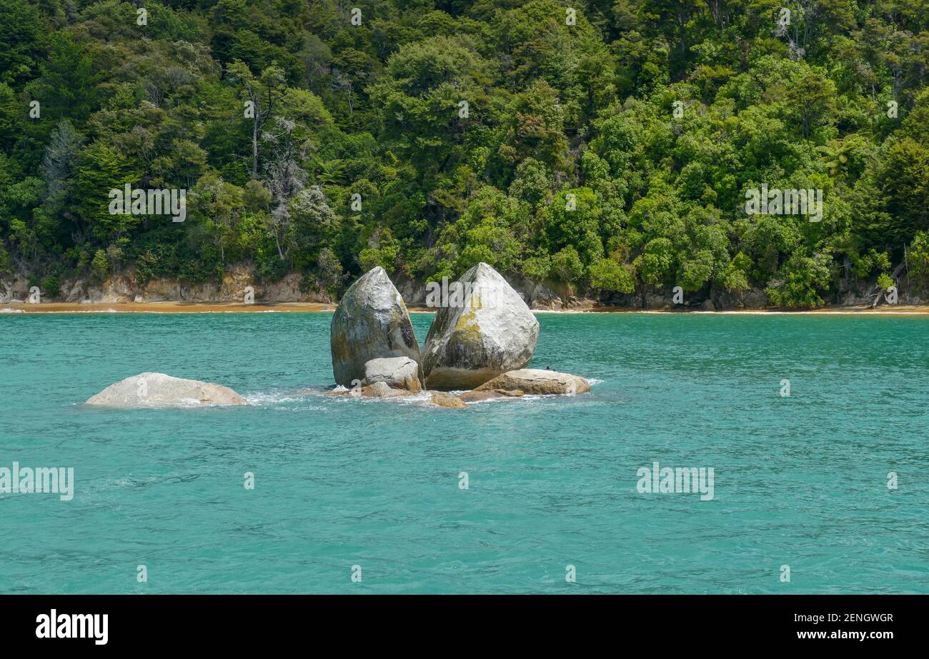 Cleft rock formation hi-res stock photography and images - Alamy