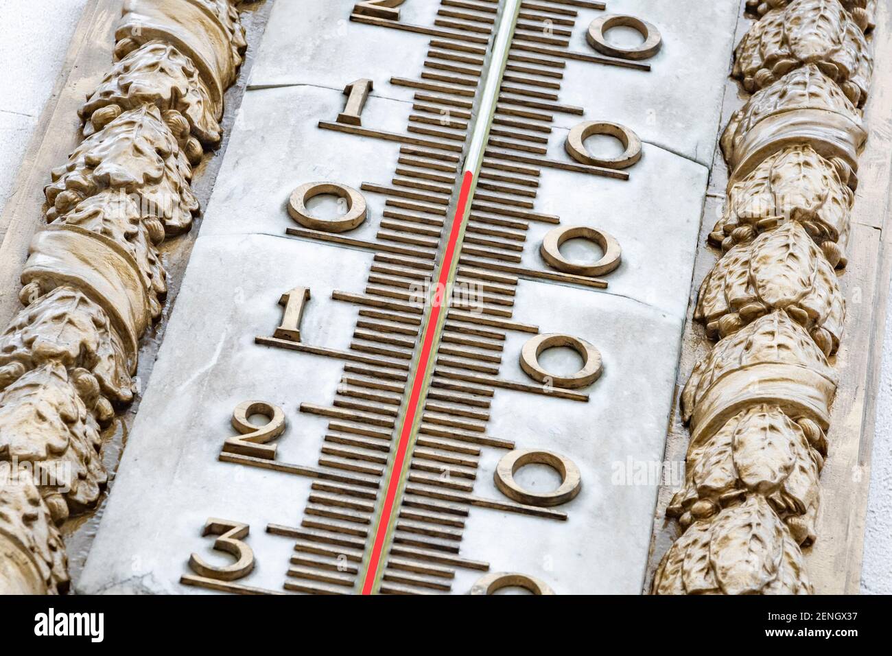 Russia, Moscow. A street thermometer Stock Photo - Alamy