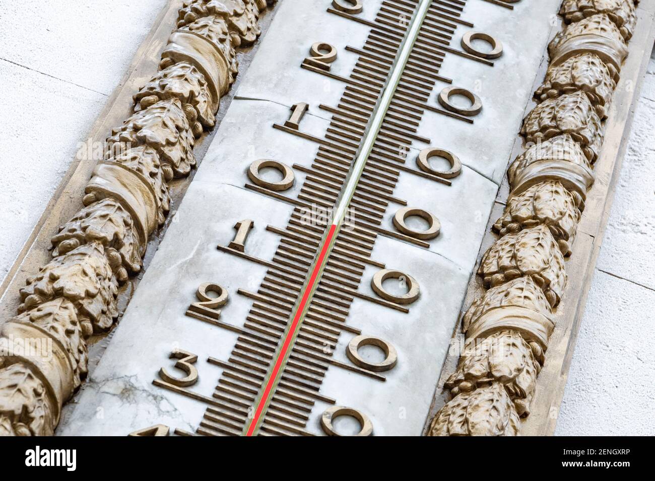 Russia, Moscow. A street thermometer Stock Photo - Alamy