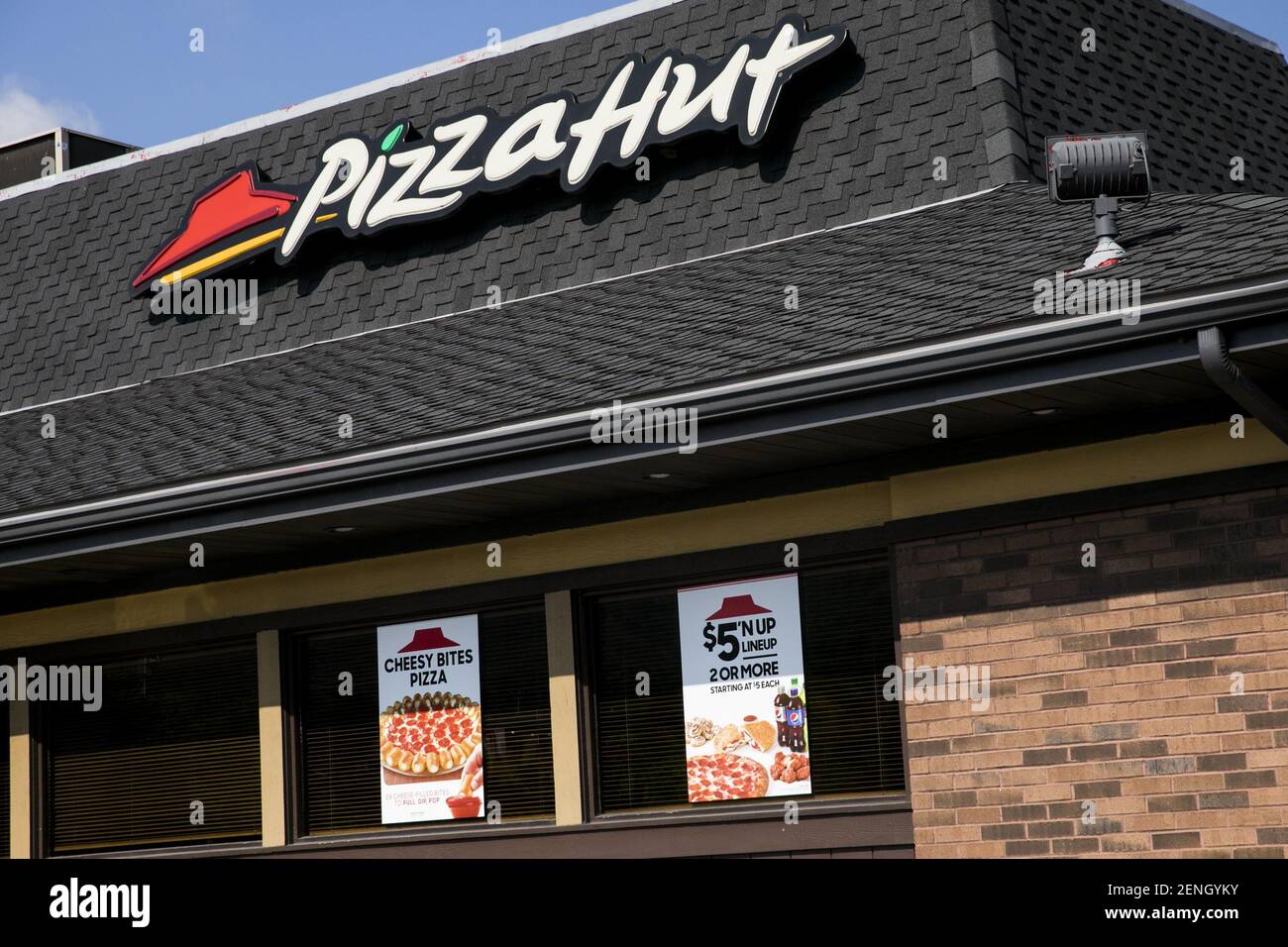 A logo sign outside of a Pizza Hut restaurant location in Breezewood ...