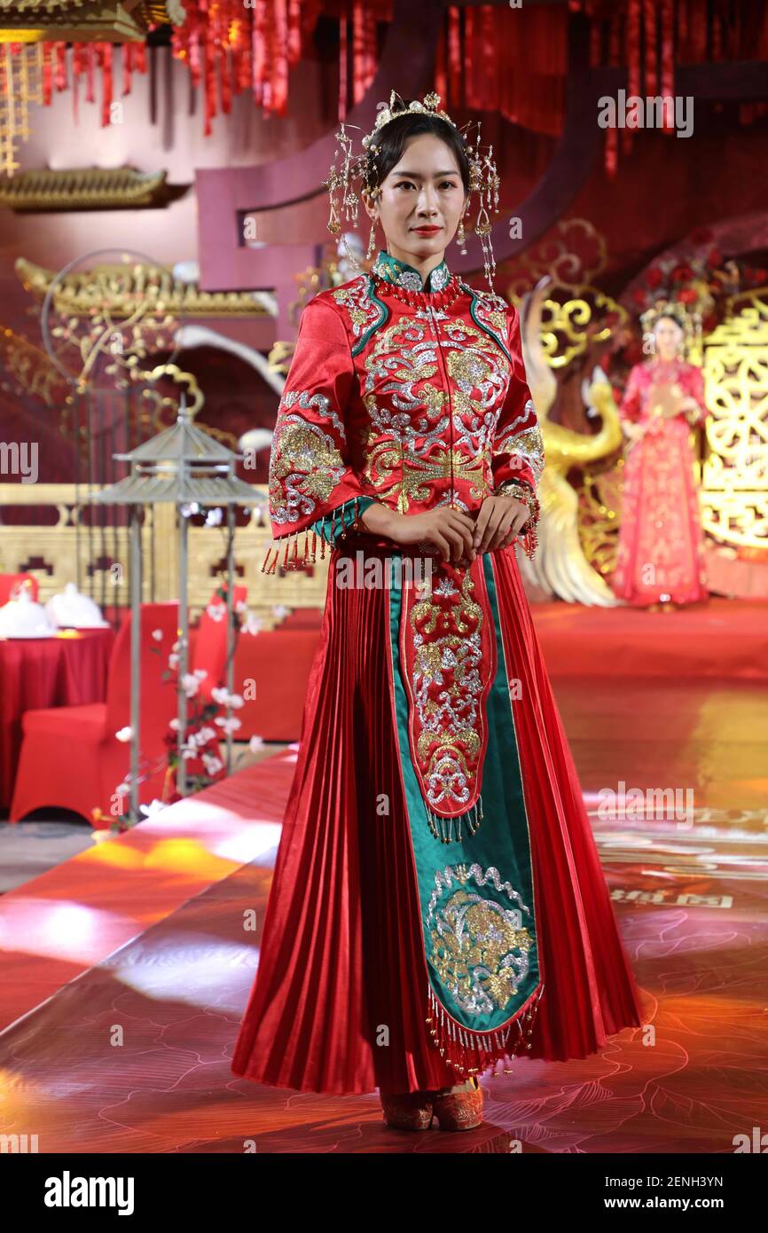 Chinese wedding customs hi-res stock photography and images - Alamy