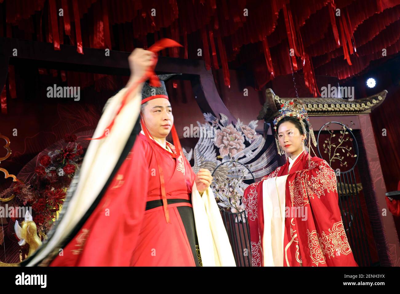 Anhui,CHINA-A "splendid" Chinese wedding ceremony is successfully held ...