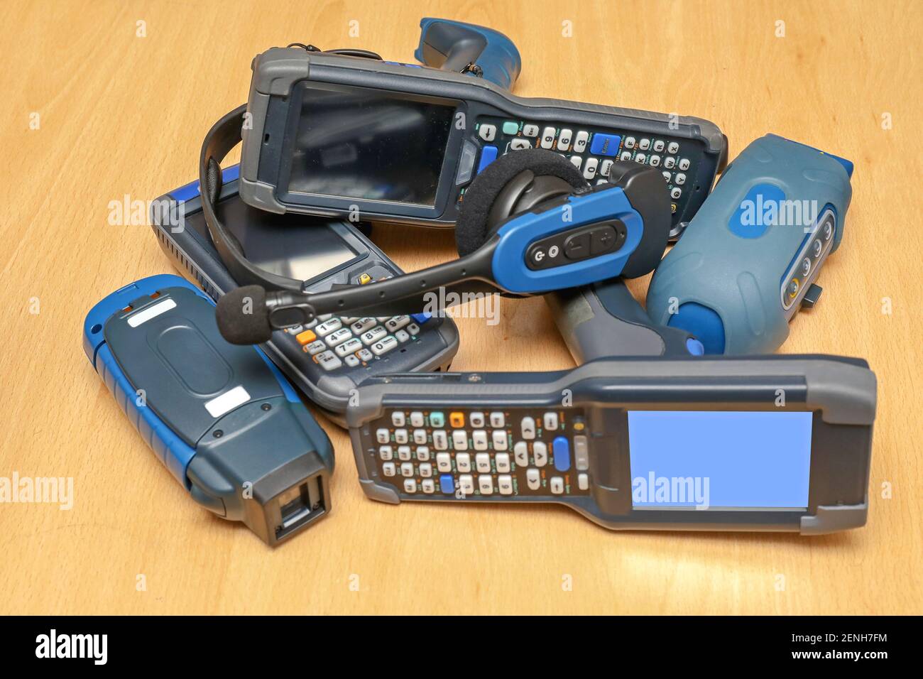Handheld wireless devices hi-res stock photography and images - Alamy