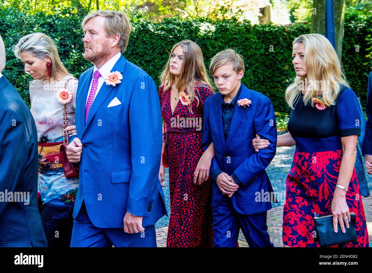 King Willem-Alexander is seen with a new look. During his holiday he ...