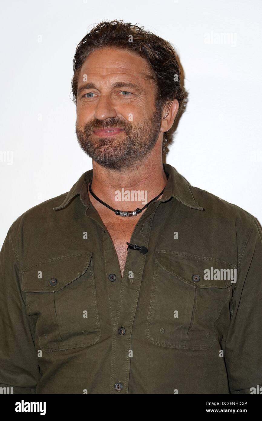 MIAMI, FL - AUGUST 22: Gerard Butler is seen on the set of Despierta ...