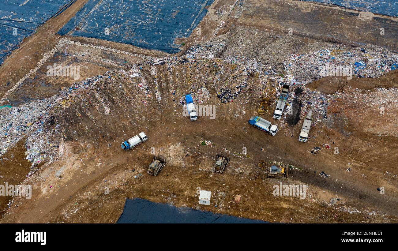 Chinese workers sort out and bury kitchen waste at the Jiangcungou ...