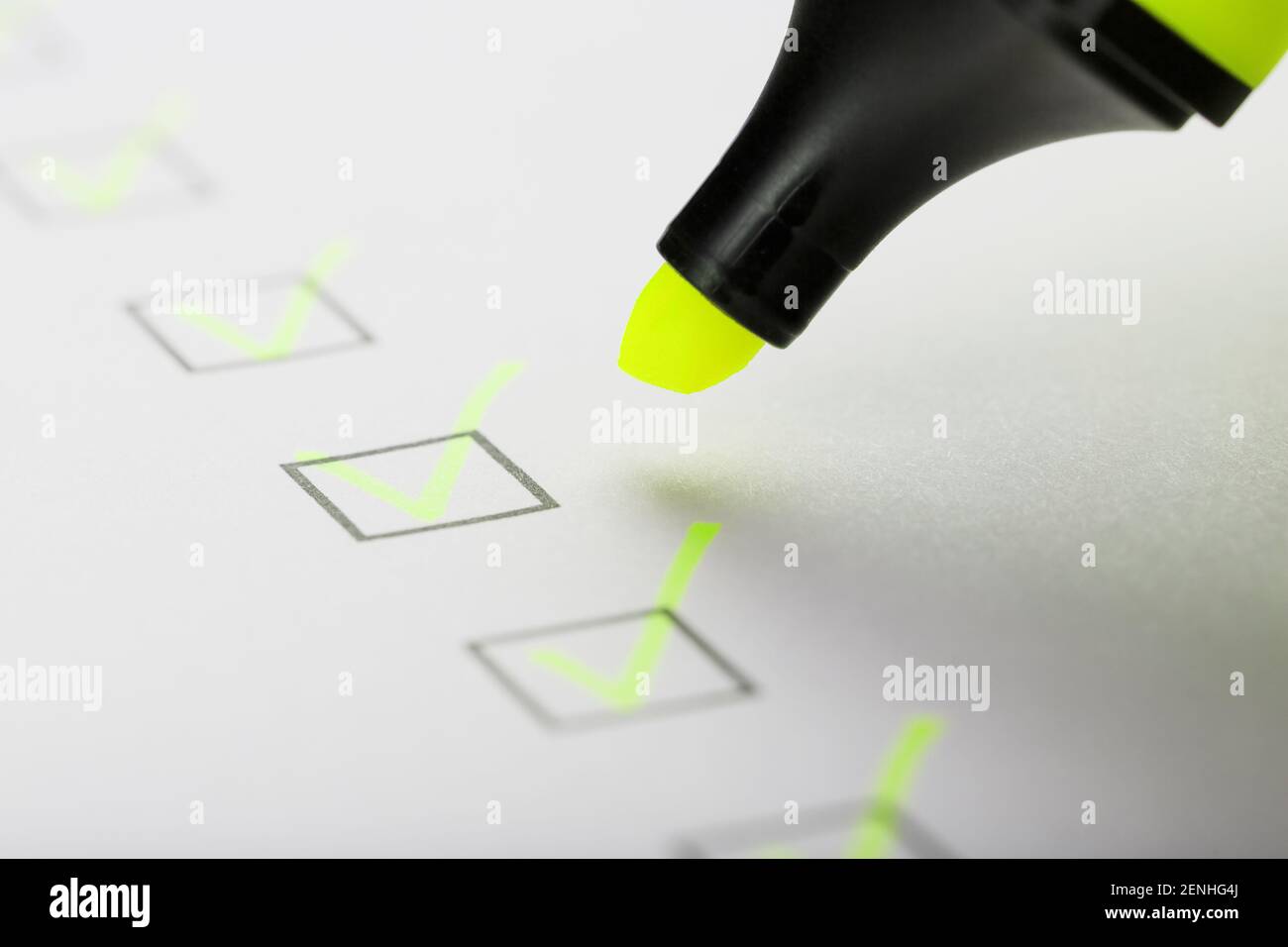 Yellow marker with markers on the checklist sheet. Checklist completed ...