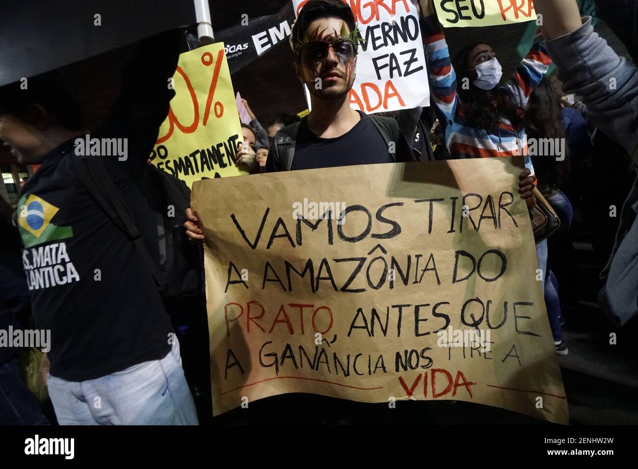 São Paulo (SP), 23/18/2019 - AMAZONIA PROTEST - People participate in a ...