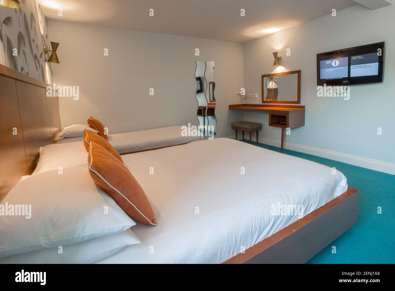 Hotel room in the UK twin room Stock Photo - Alamy