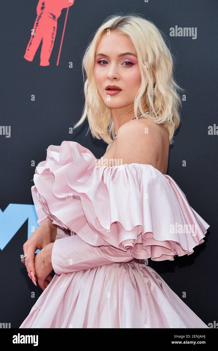 Zara Larsson arriving on the red carpet at the 2019 MTV Video Music ...