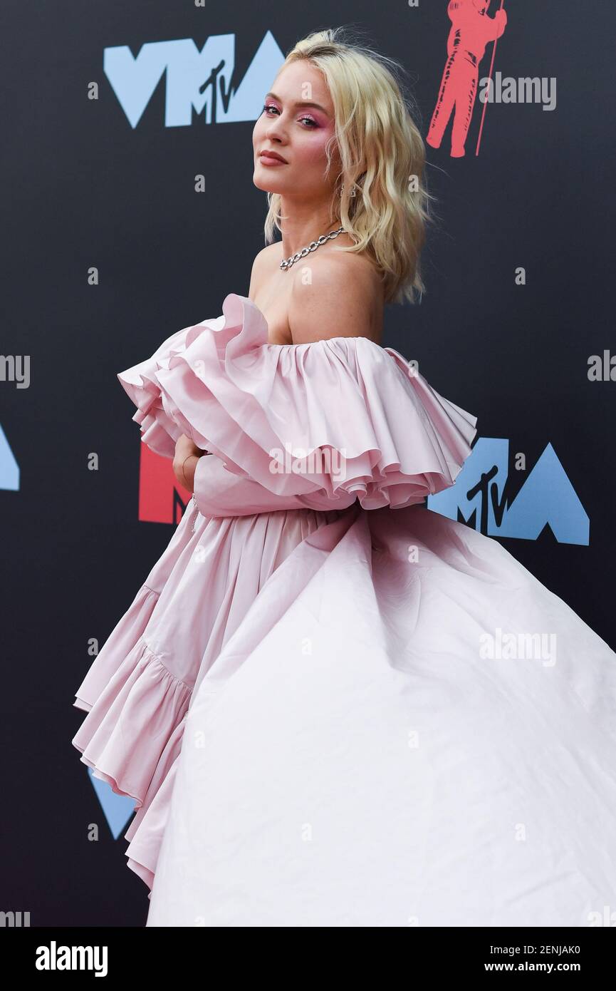 Zara Larsson arriving on the red carpet at the 2019 MTV Video Music ...