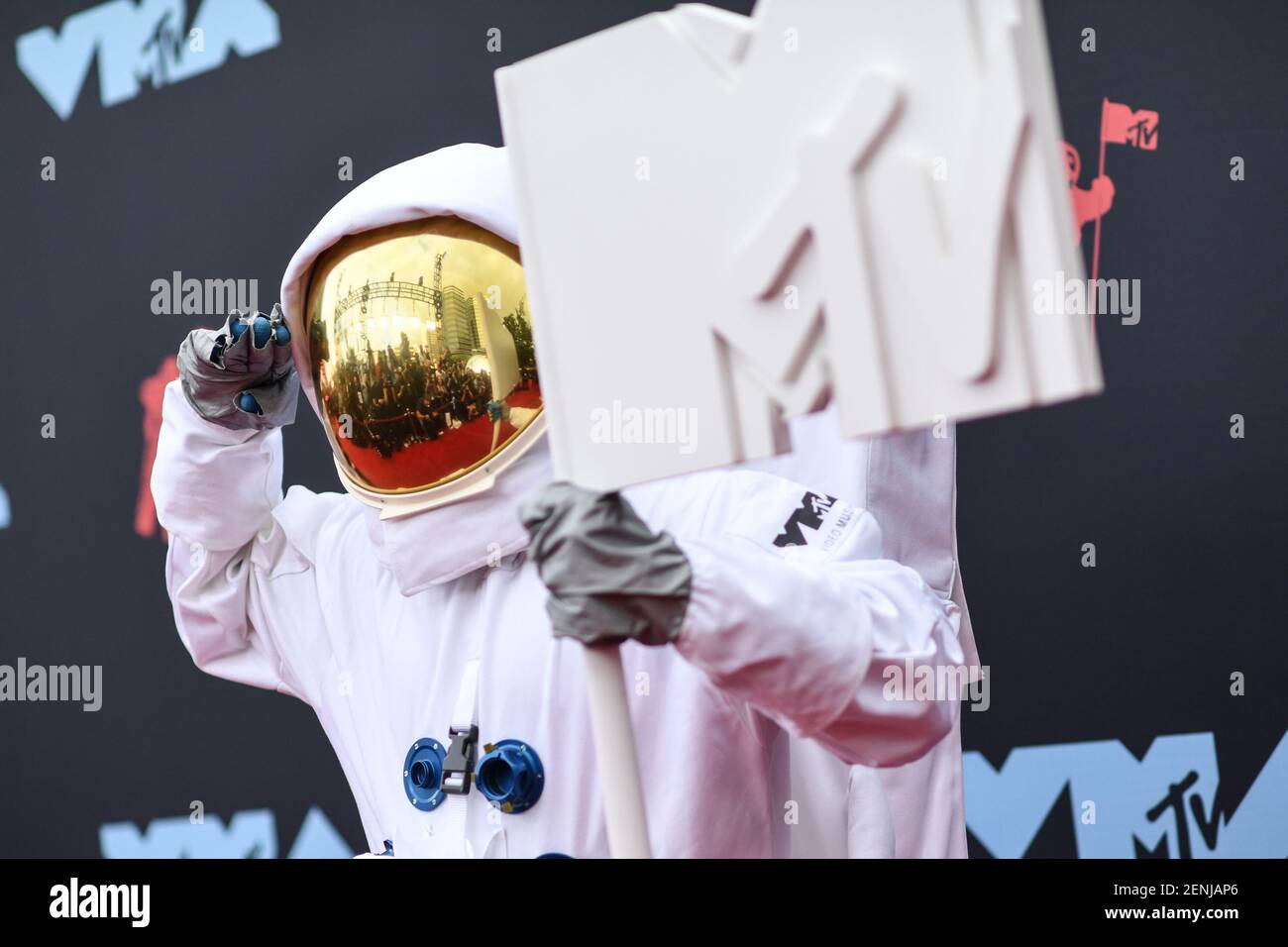 MTV Moon Man arriving on the red carpet at the 2019 MTV Video Music ...
