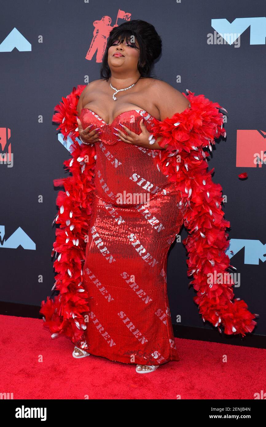 Lizzo arriving on the red carpet at the 2019 MTV Video Music Awards ...