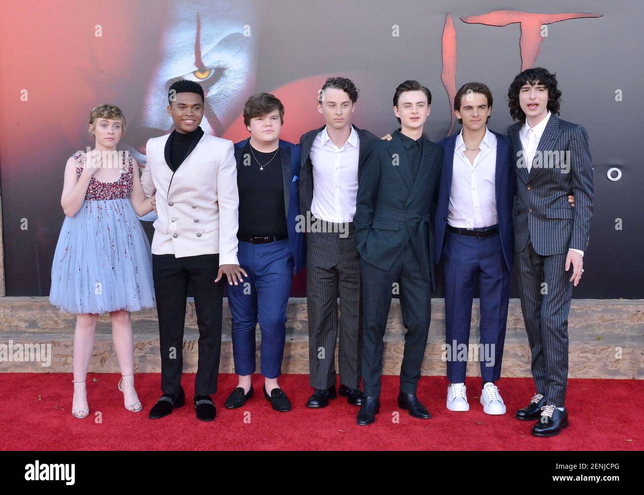 (L-R) IT CHAPTER TWO Cast - Sophia Lillis, Chosen Jacobs, Jeremy Ray ...