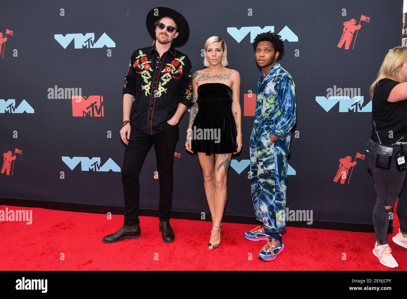 Jamie N Commons, Skylar Grey and Gallant arriving on the red carpet at ...