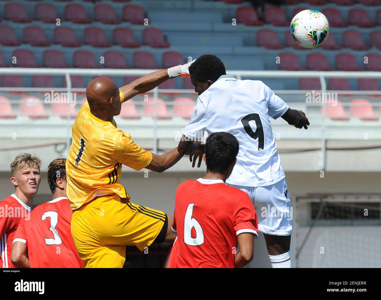 Leo kokubo hi-res stock photography and images - Alamy