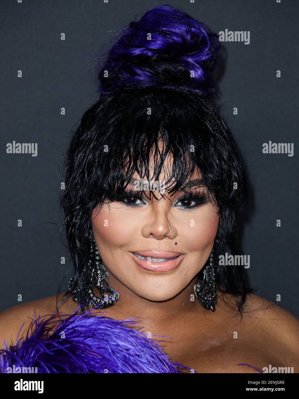 NEWARK, NEW JERSEY, USA - AUGUST 26: Rapper Lil' Kim arrives at the ...