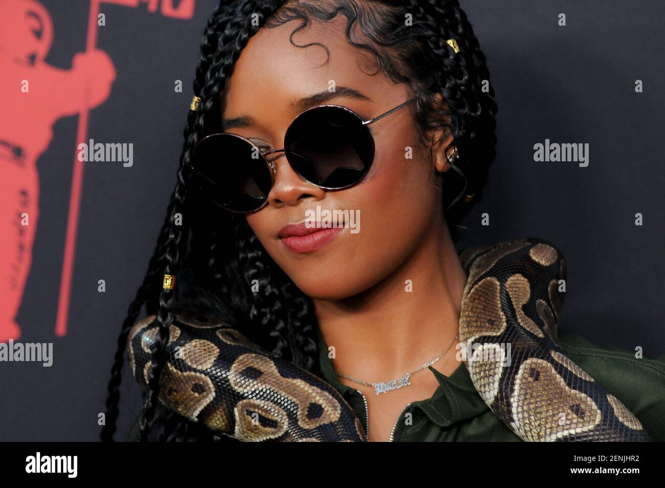 H.E.R. (Gabriella Wilson) attends the 2019 MTV Video Music Video Awards ...