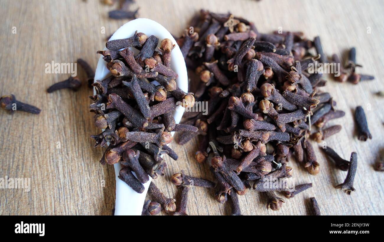 Clove of clove hi-res stock photography and images - Alamy